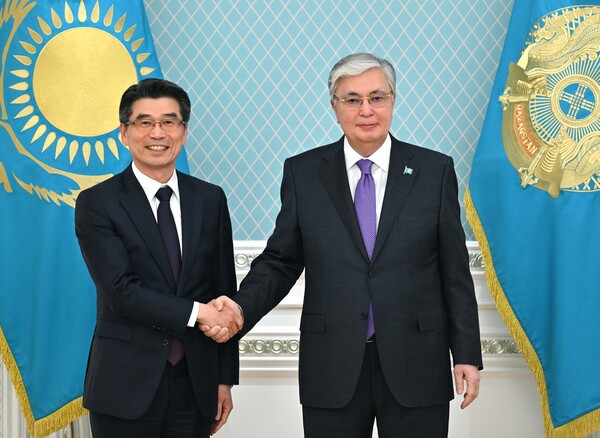 Kazakh President Meets with KIA Corporation CEO Ho-sung Song