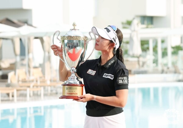 Pro Golfers Yoon Ina and Bae So Hyun Receive Premium Beds from Lexfeel