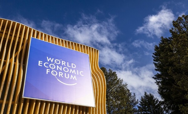 2025 WEF Forum opens, discussing "Collaboration For The Intelligent Age"