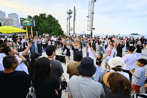 The silent beat echoes through the summer night in Sokcho